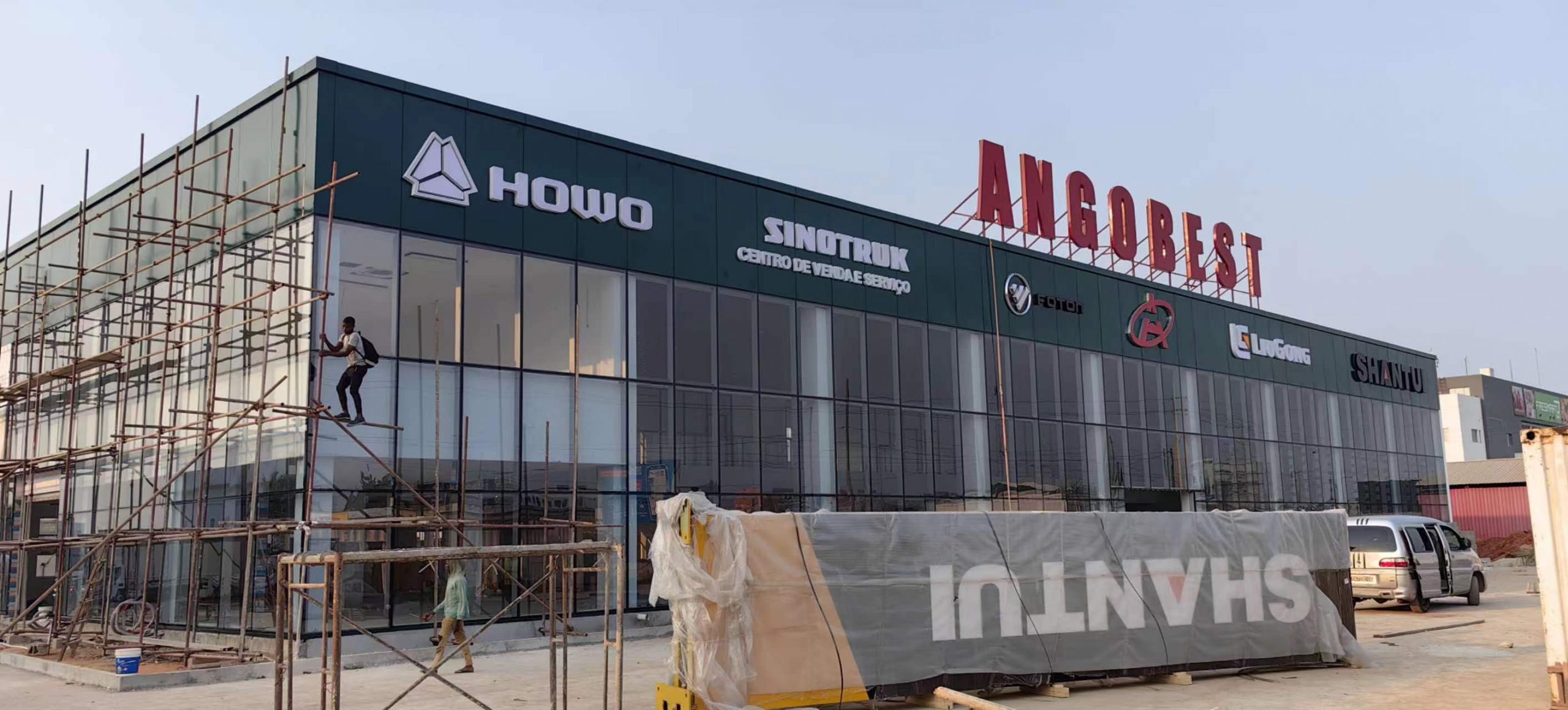 A new exhibition hall for heavy trucks and construction machinery of ...